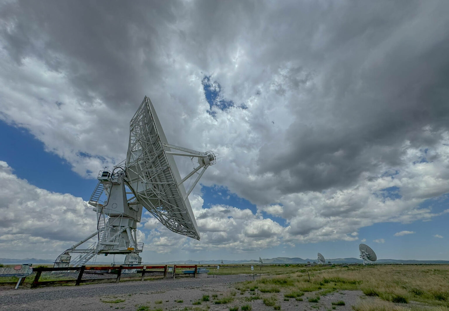 Listening to the Universe: A Visit to New Mexico's Very Large Array 🌌🔭 ...
